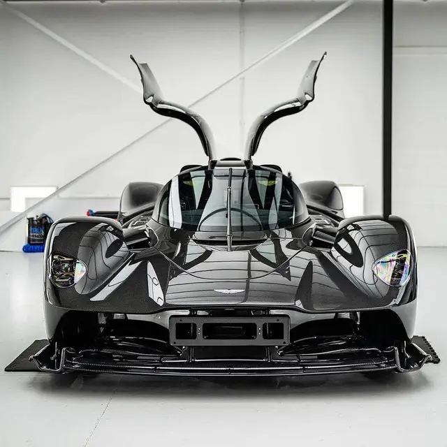 Aston Martin Valkyrie [1080x1080] | Scrolller