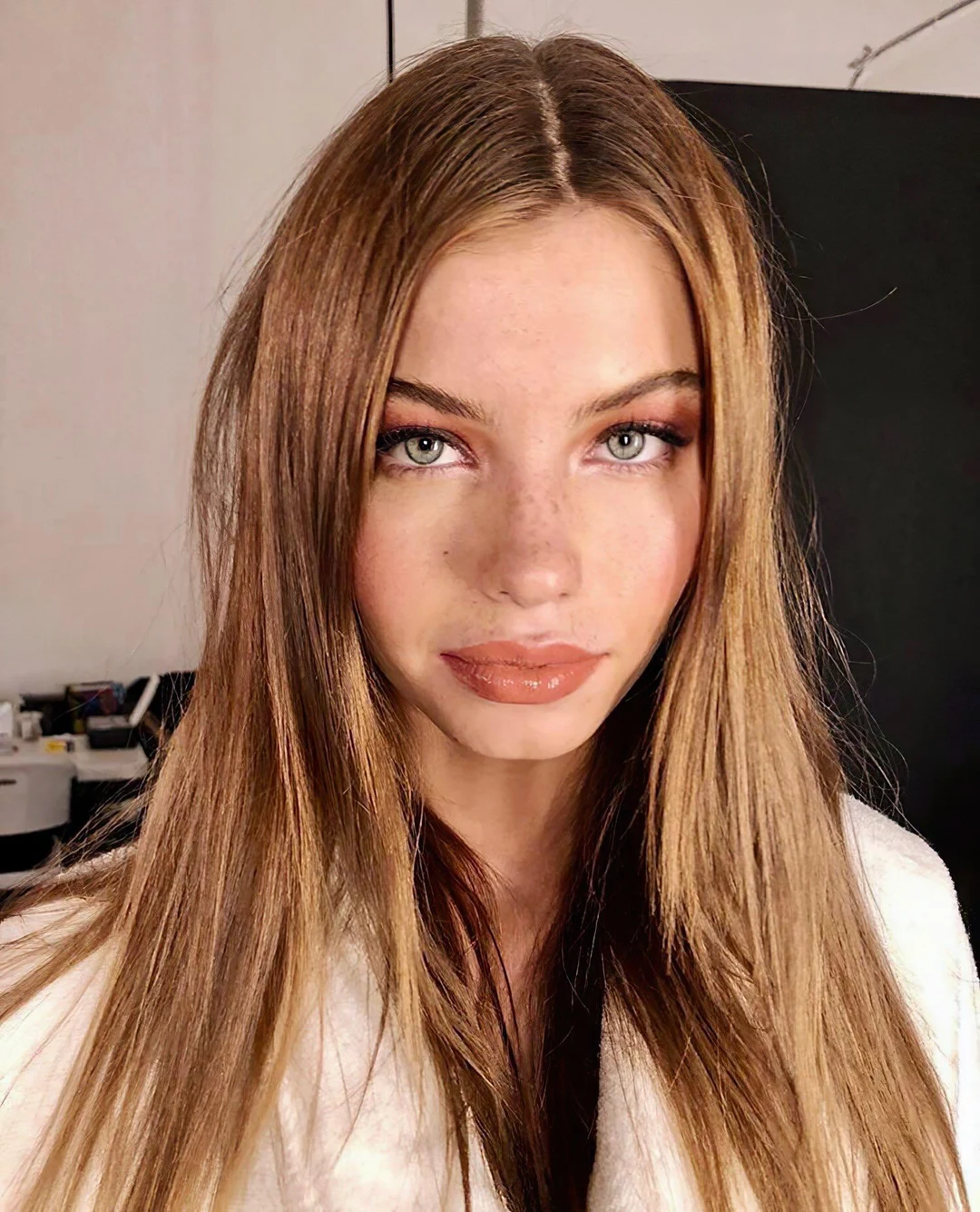 Katya “Kate” Li | Scrolller