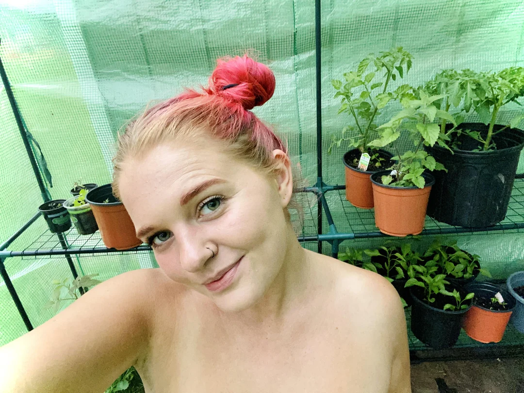 Nude gardening? Yes please! | Scrolller