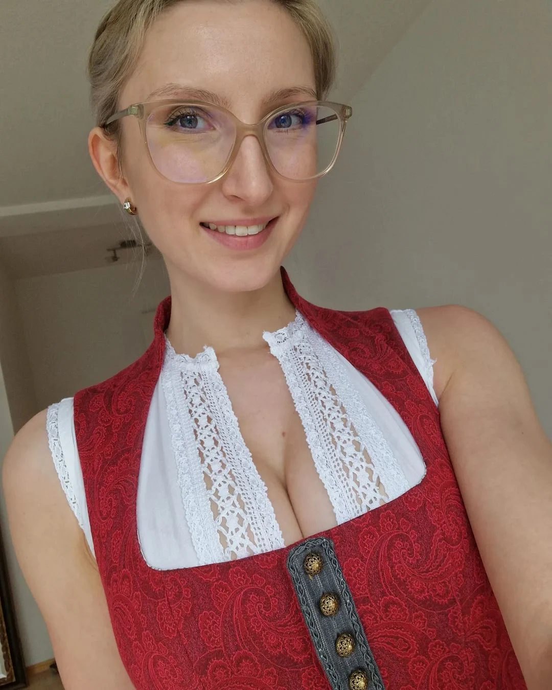 Red Dirndl | Scrolller