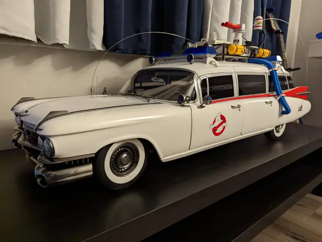 Finally got a chance to unbox and set up my Blitzway Ghostbusters Ecto-1. Can't wait to unbox ...