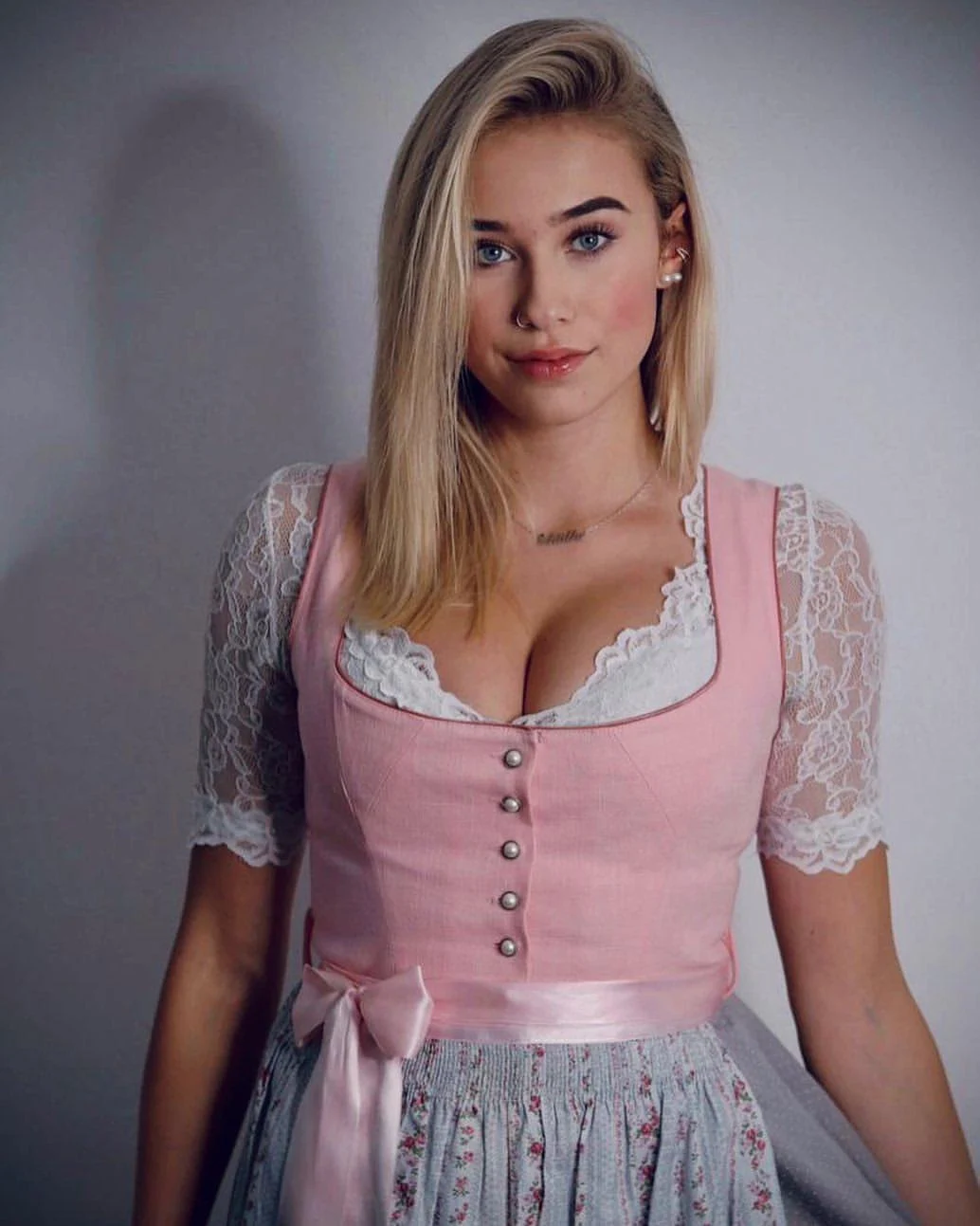 Dirndl | Scrolller