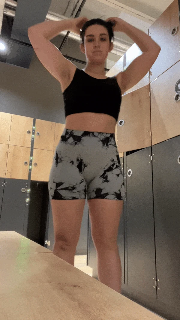 The tighter the better | Scrolller