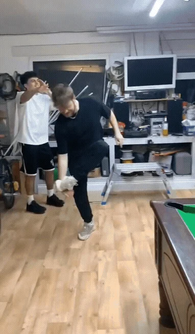 Funny dance! | Scrolller