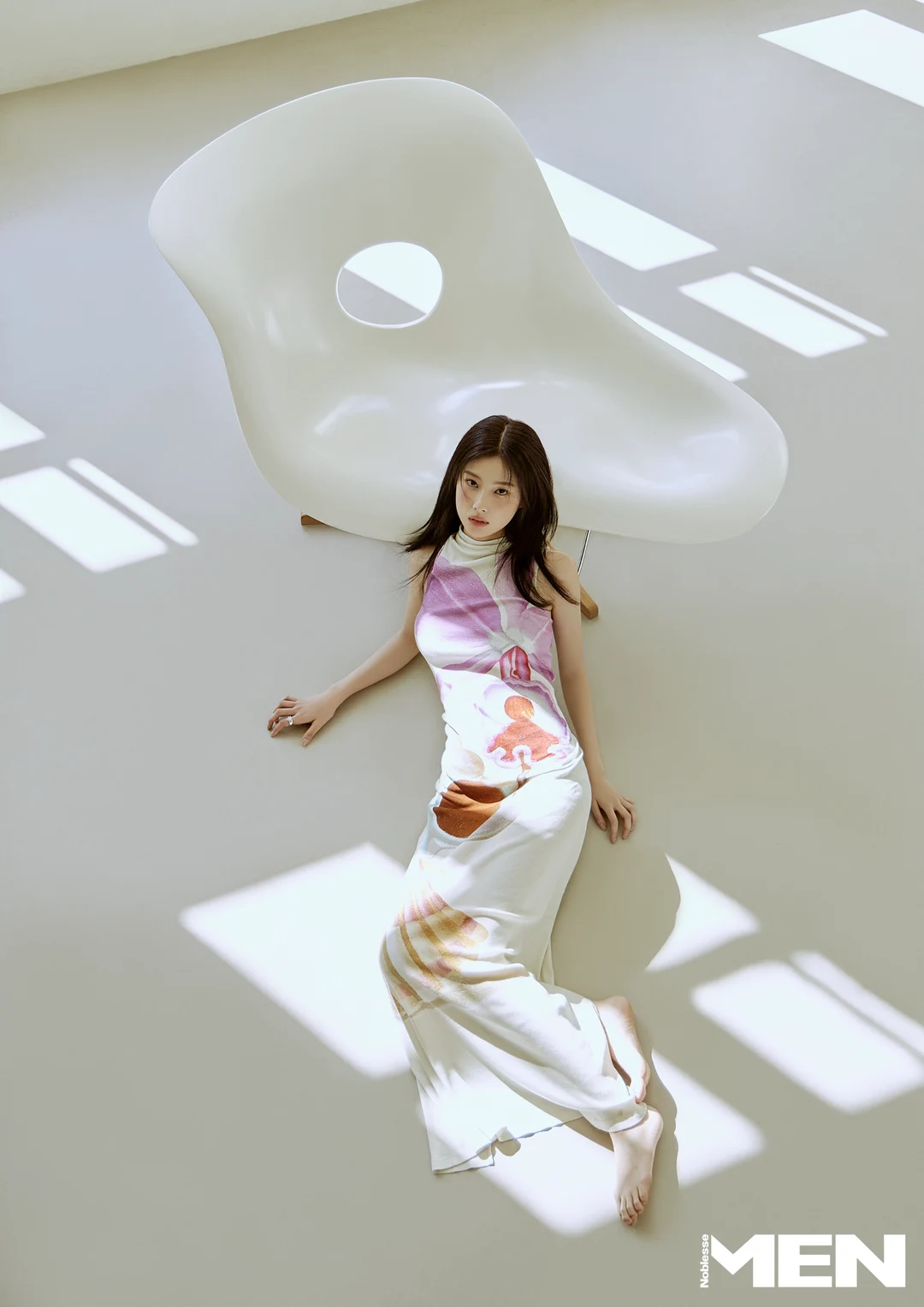 IZ*ONE - Hyewon | Scrolller