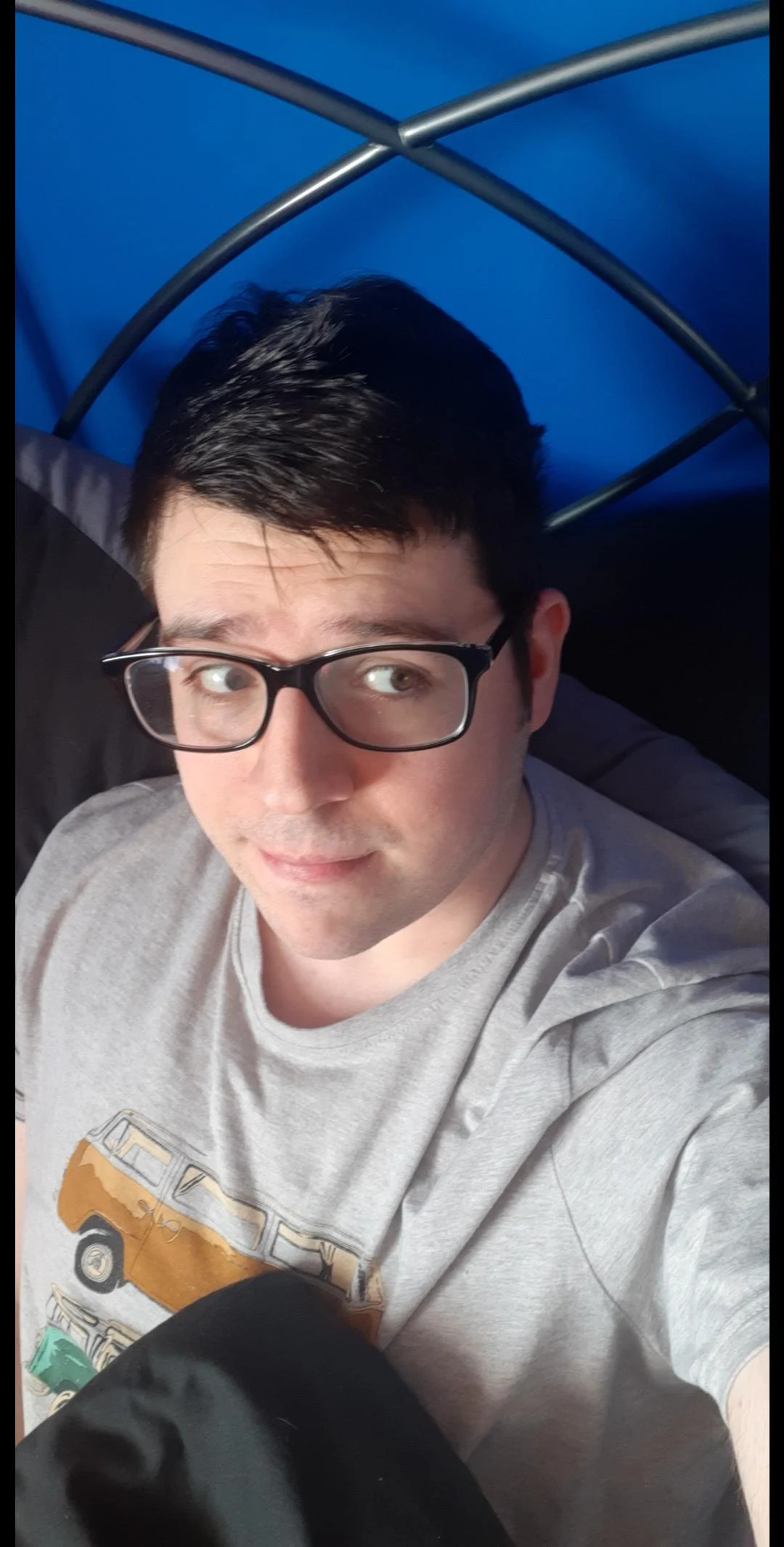 grindrs boring me. someone entertain me? | Scrolller