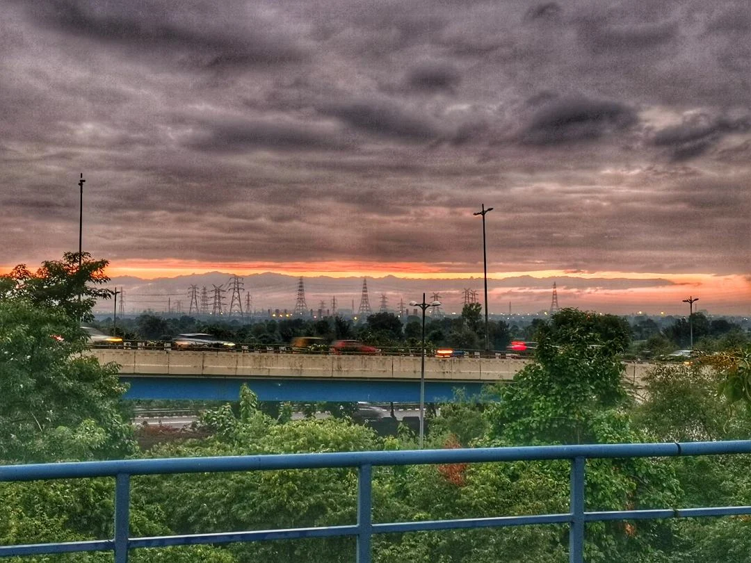 Shot the setting sun this evening from Metro Station | Scrolller