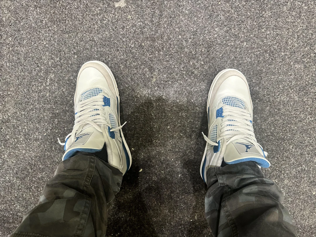 Show me those top down sneaker views. | Scrolller