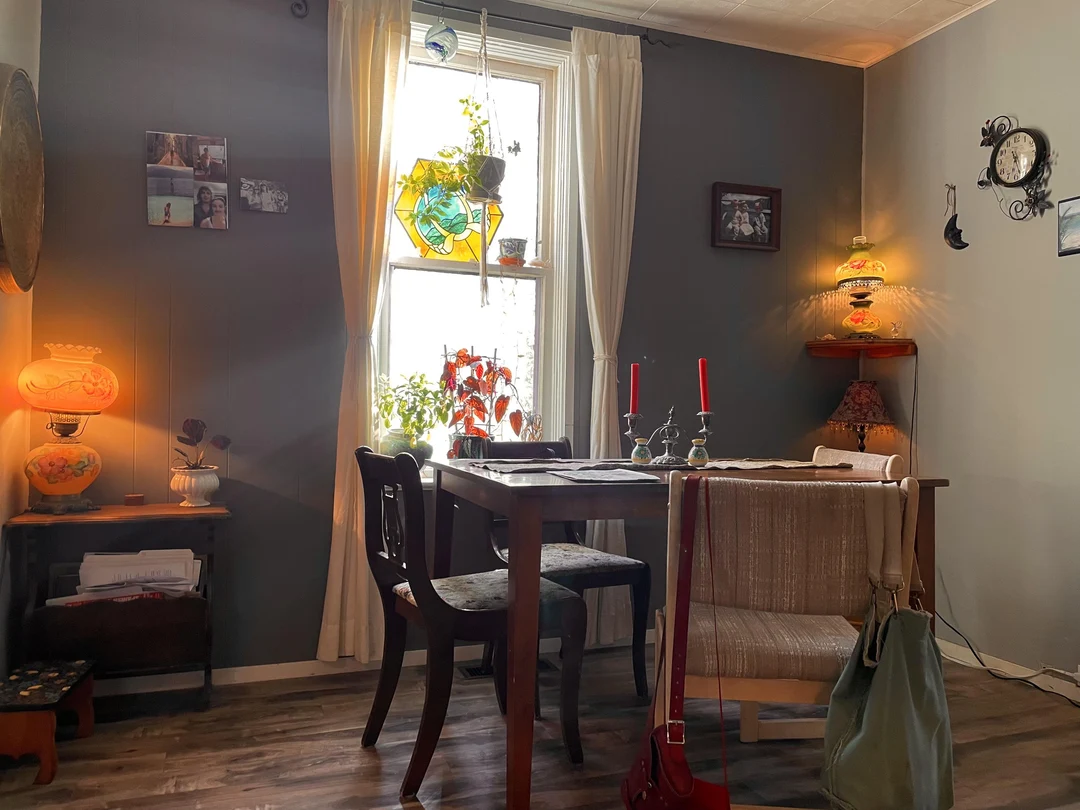 Cozy corner of my dining area | Scrolller