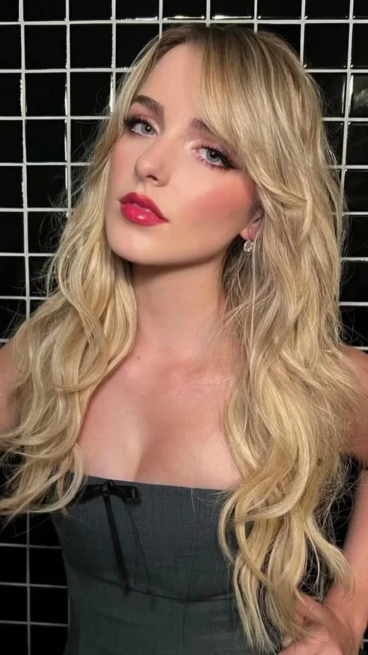 McKenna Grace | Scrolller