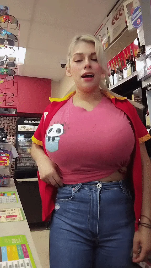 Colombian in her store | Scrolller