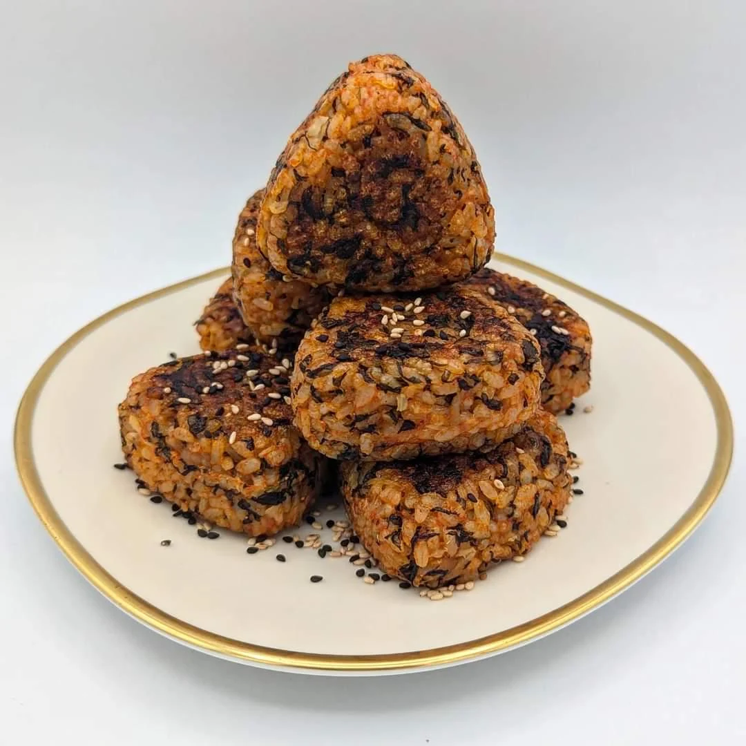 [pro/chef] Toasted Cheese-filled Kimchi Triangle Gimbap | Scrolller