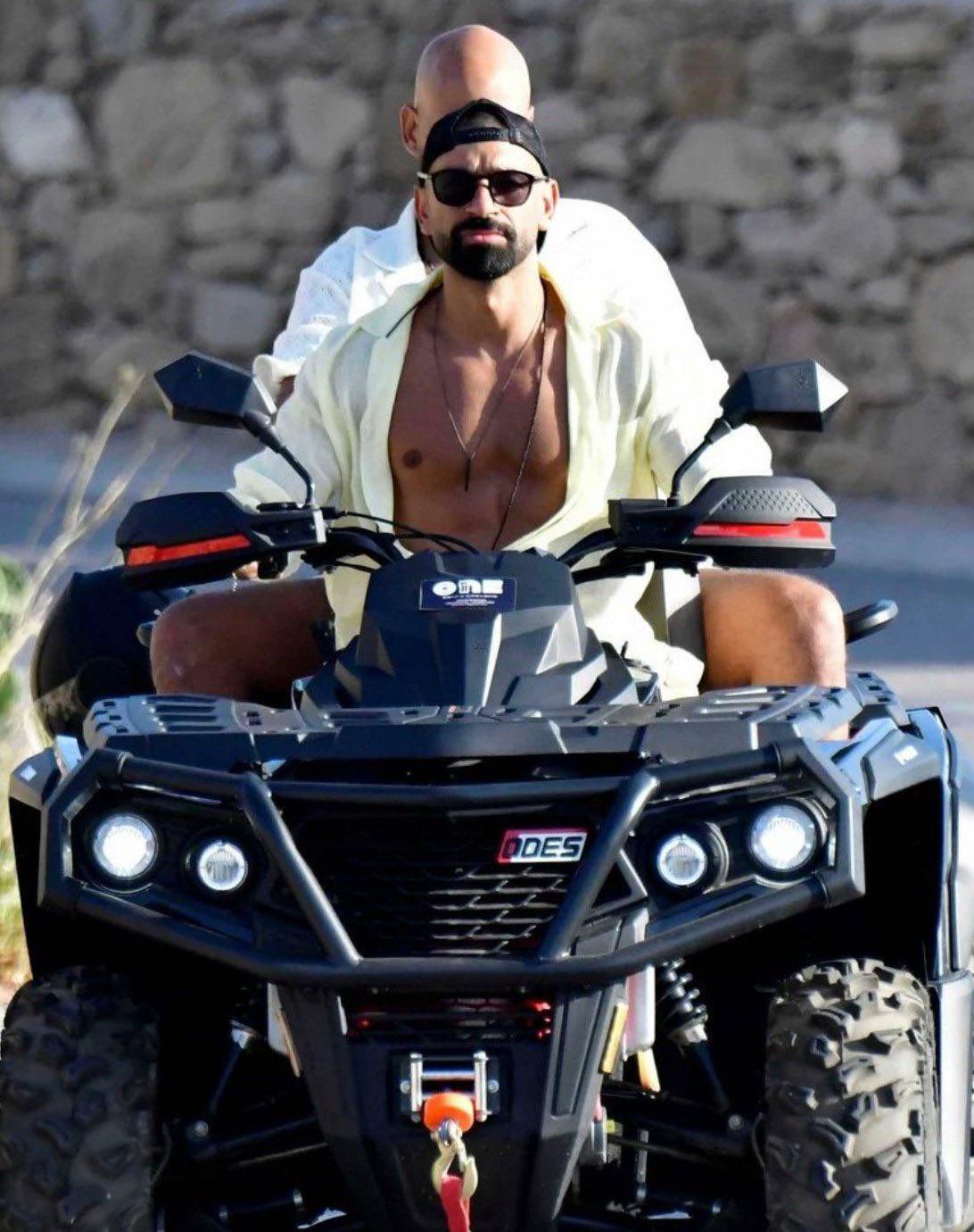 Good to see Salah bonding with Slot | Scrolller