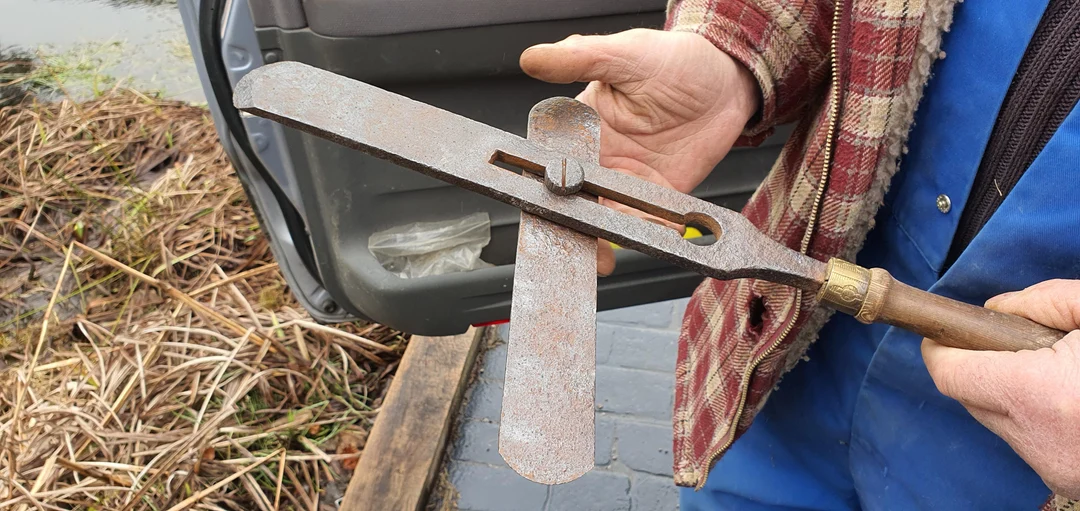 Antique tool ID please? Anyone got any ideas? | Scrolller
