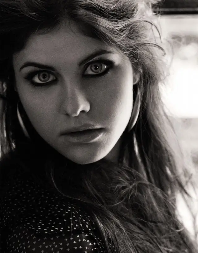 Studio Photoshoot, 2010 | Scrolller