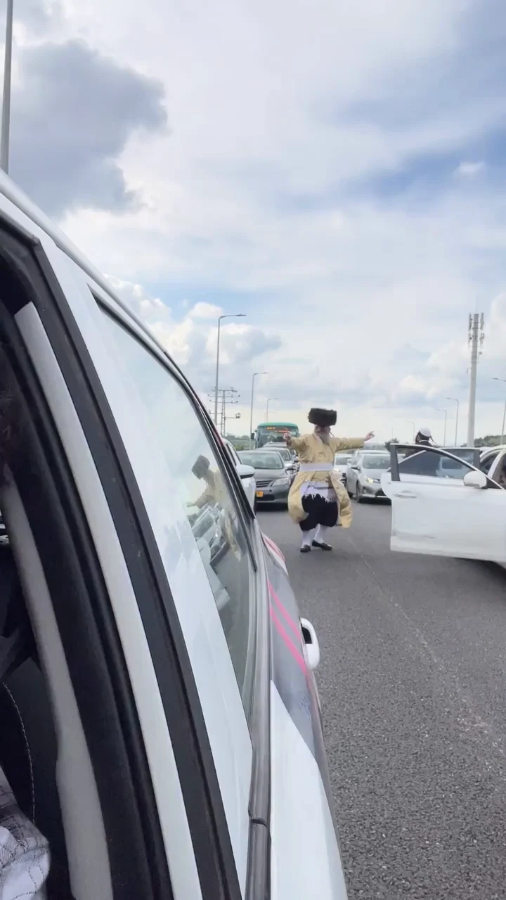 What else do you do during a traffic jam on purim | Scrolller
