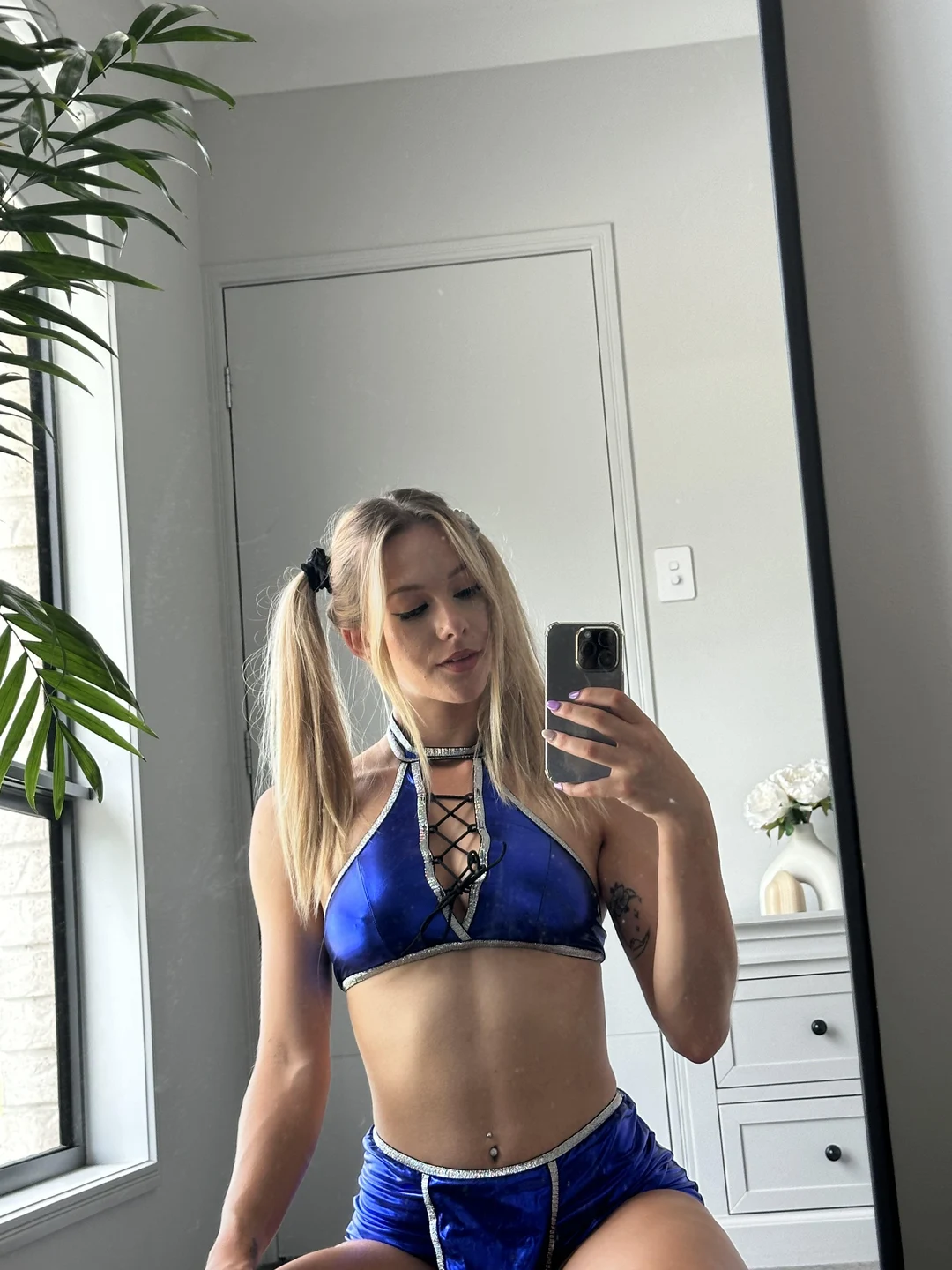 Sexy Kitana from Mortal Kombat | Scrolller