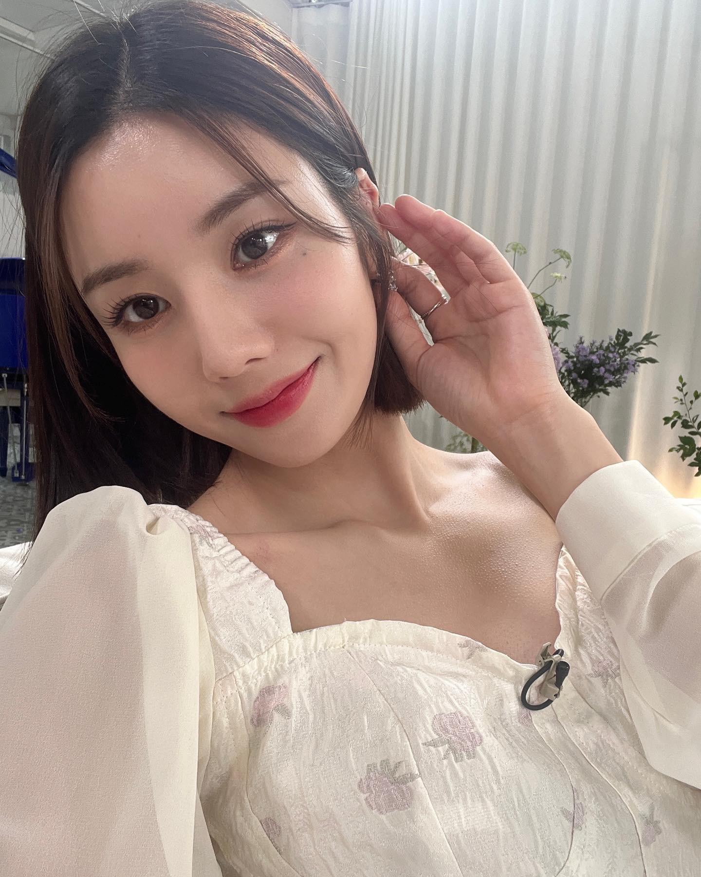 220803 Kwon Eunbi Instagram Update | Scrolller