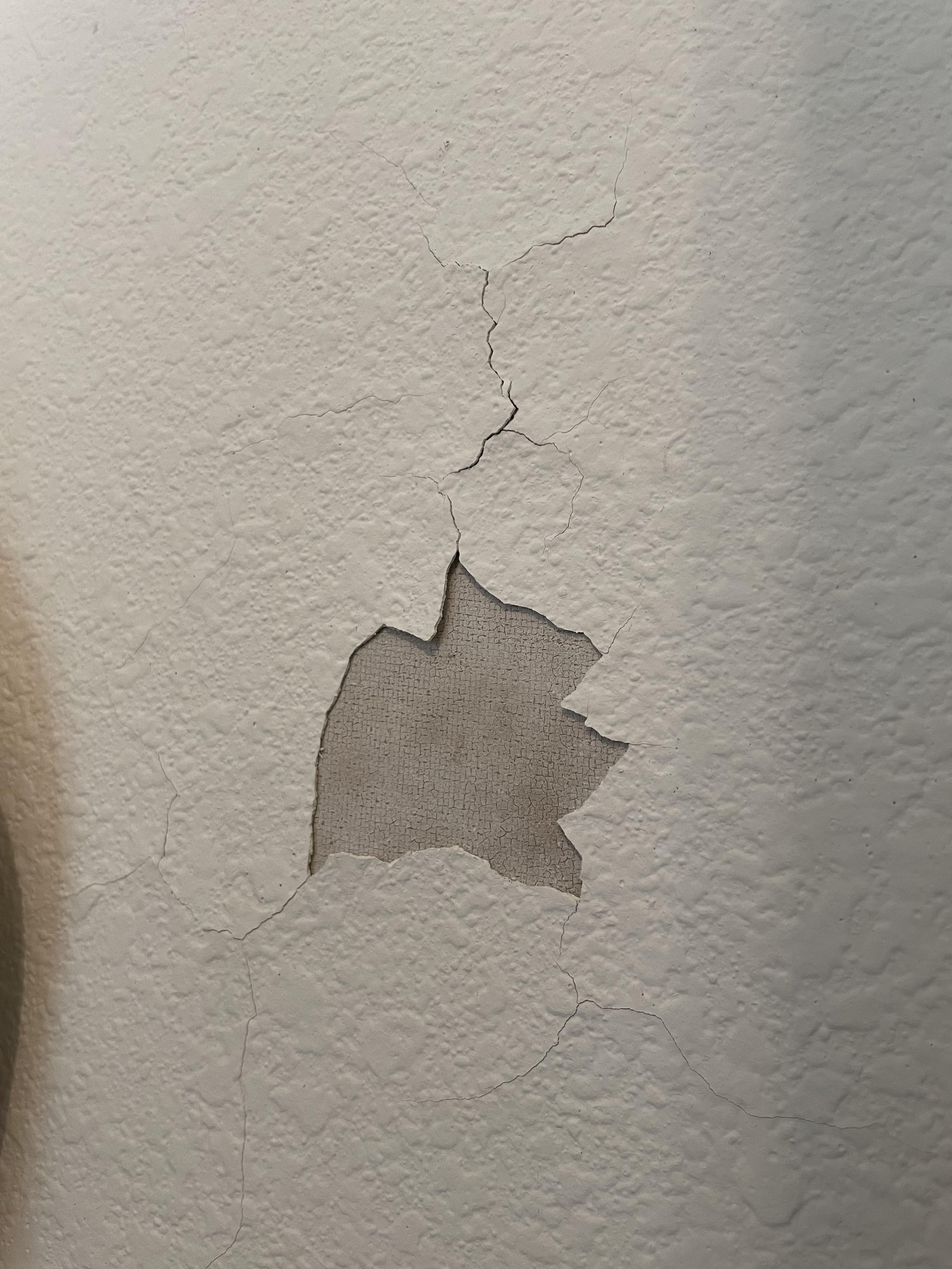 Drywall flaking/cracking. | Scrolller