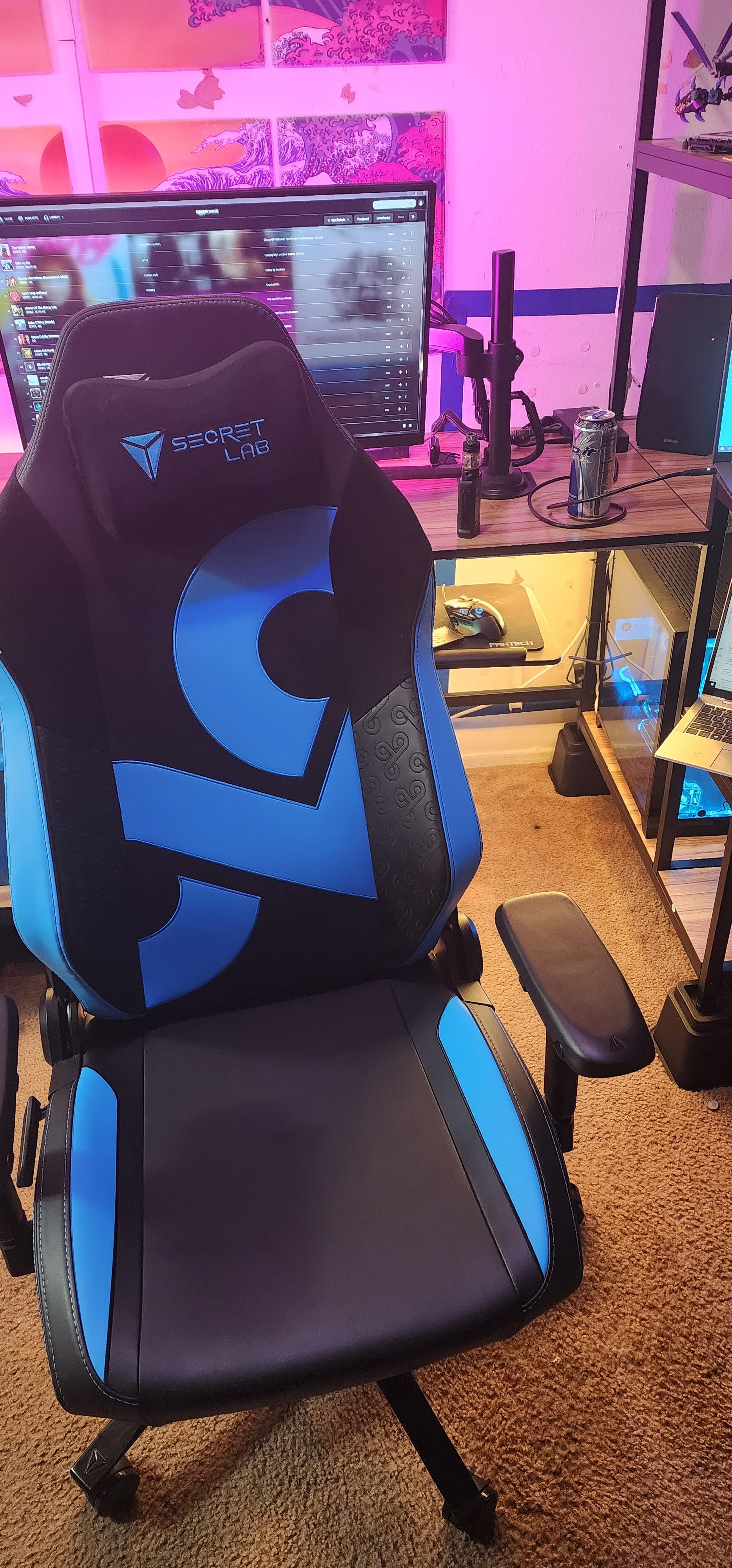 setup #Secretlab | Scrolller