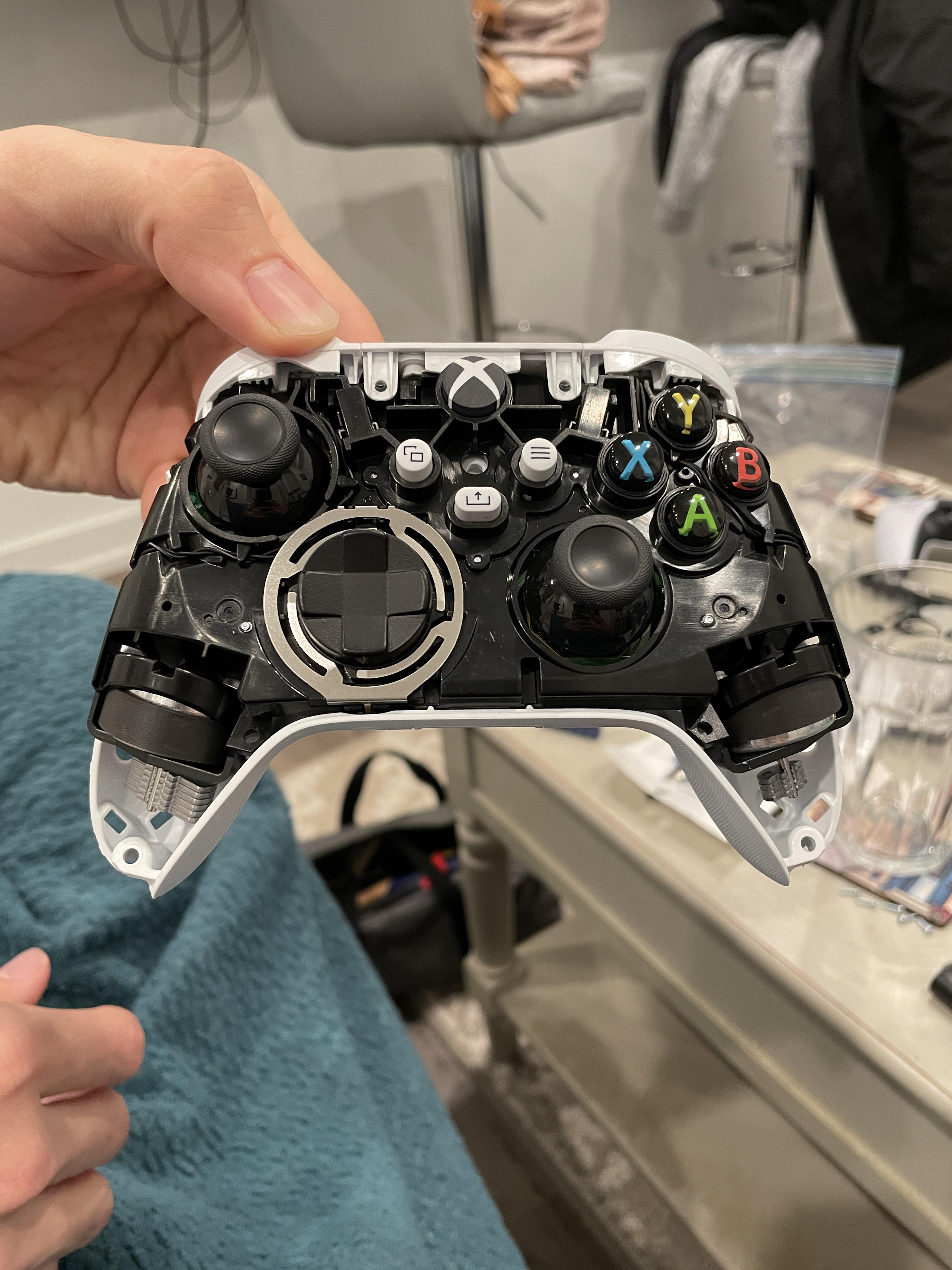 The inside of an Xbox controller | Scrolller