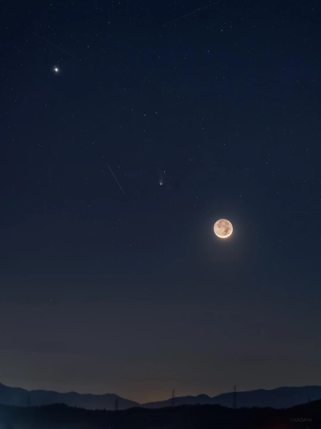 Comet 12P between jupiter and the crescent moon (Credit: KAGAYA) | Scrolller