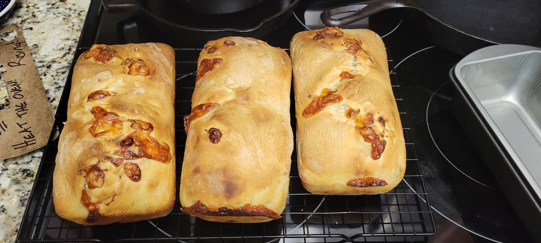 Mini cheesy sourdough loaves | Scrolller