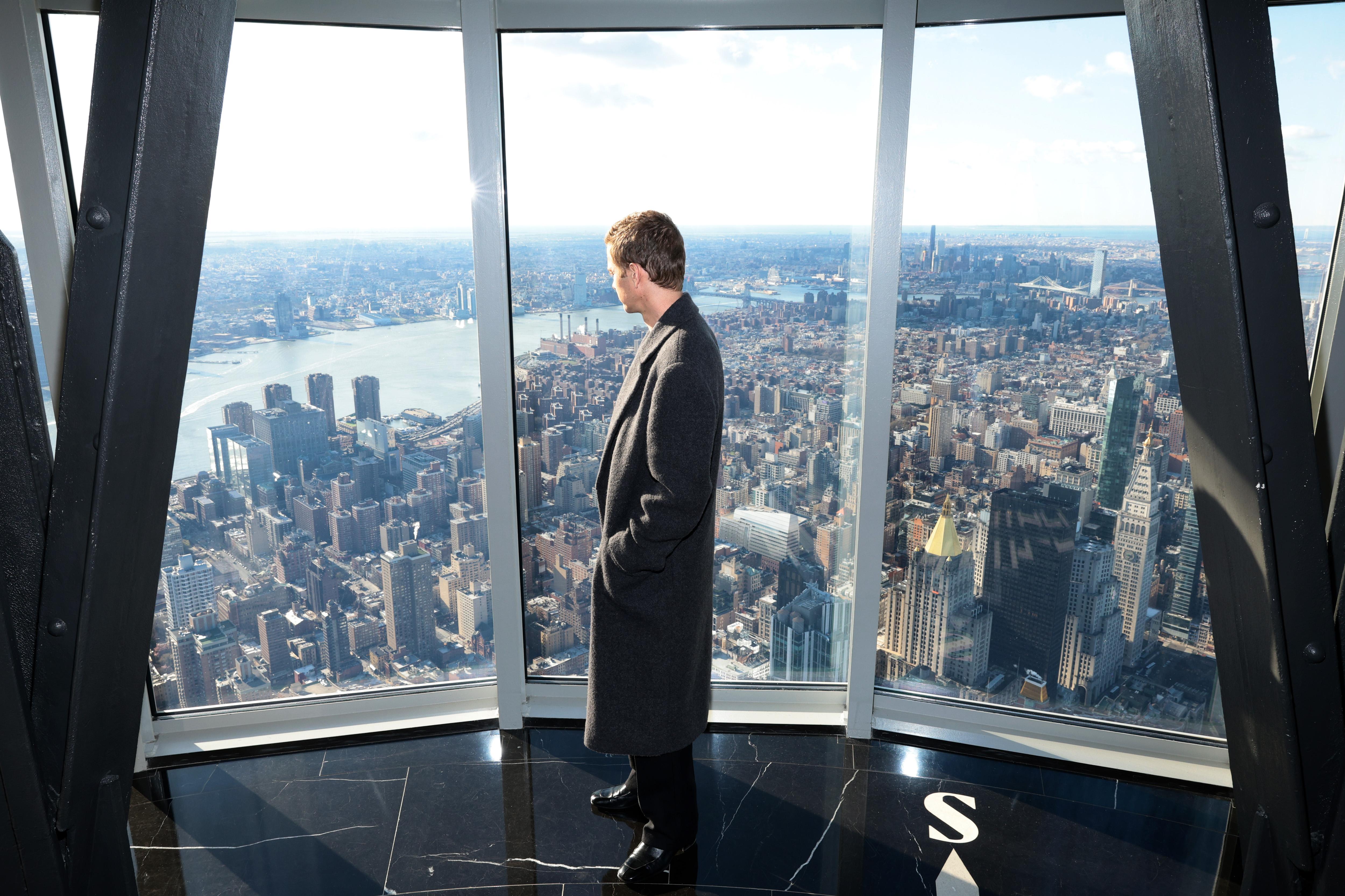 Hayden Christensen lights ESB for the Star Wars Imperial March | Scrolller