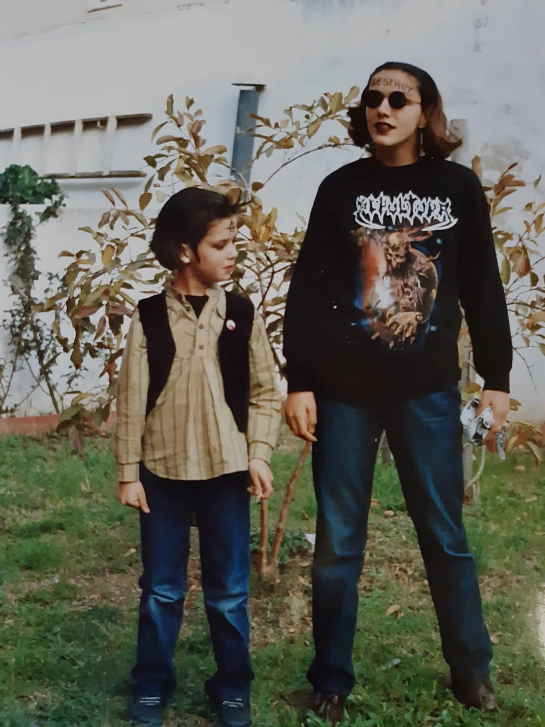 My mom and my aunt on each side of the 90’s spectrum (1990). | Scrolller