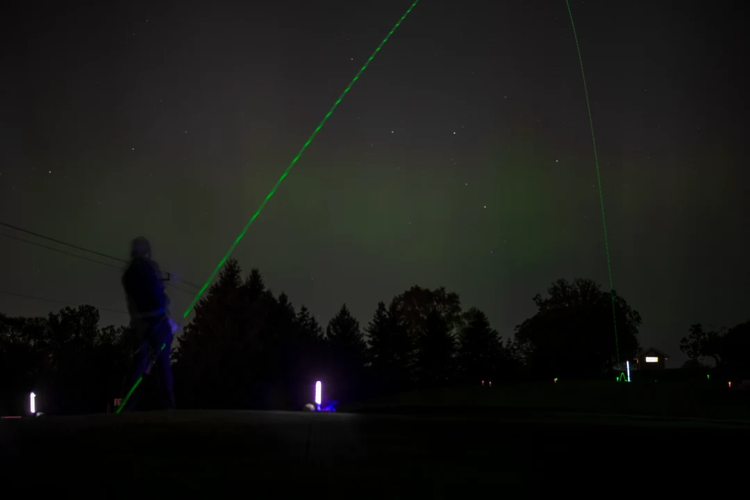 Pin seeker under the Northern Lights | Scrolller