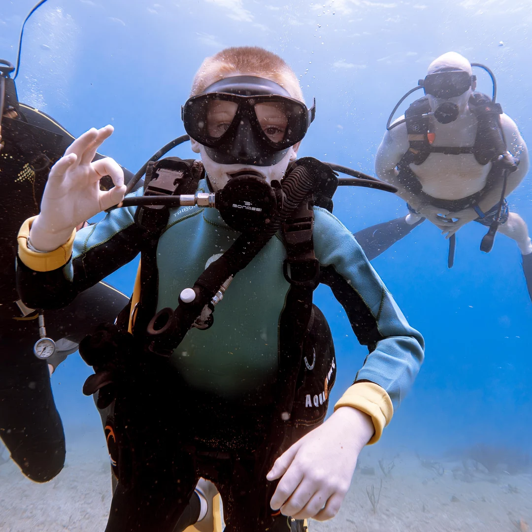 10 year Olds first dive! | Scrolller