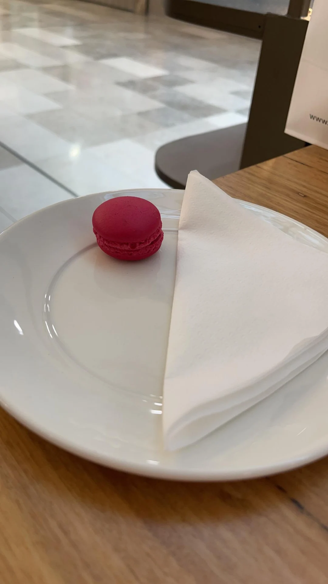 Shrinkflation: macaron edition | Scrolller