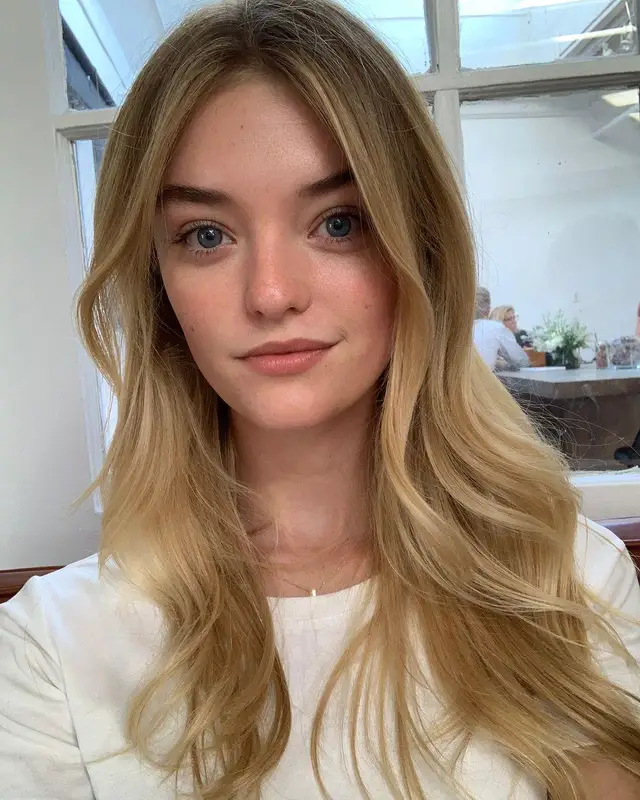 Willow Hand | Scrolller