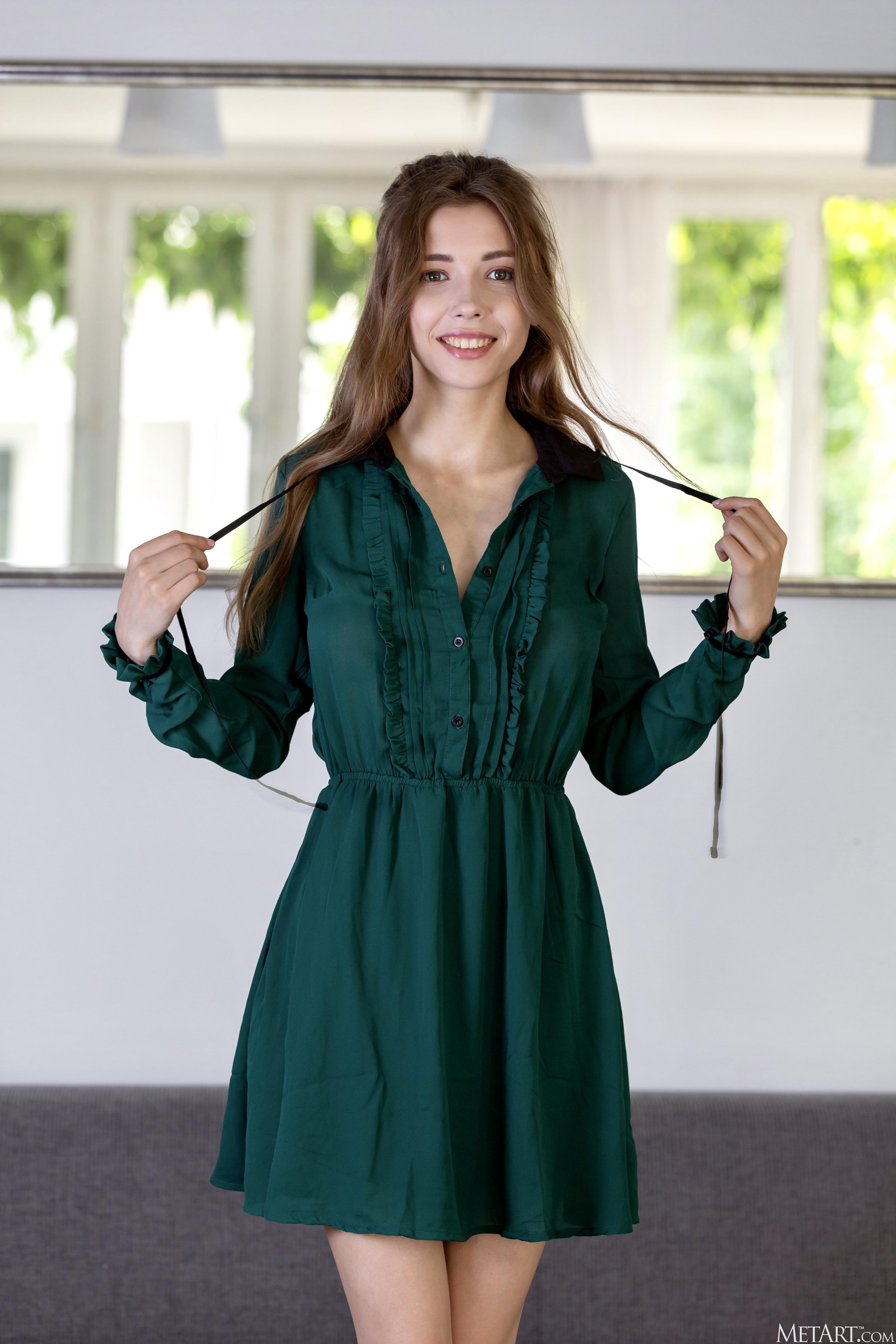 Mila Azul | Scrolller