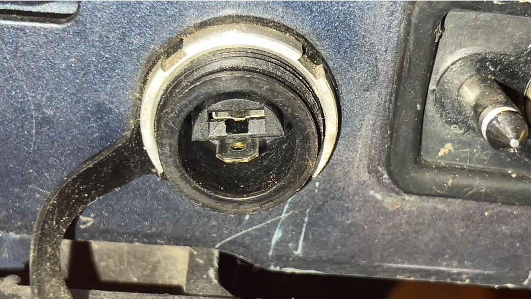 Yamaha battery/light connector | Scrolller