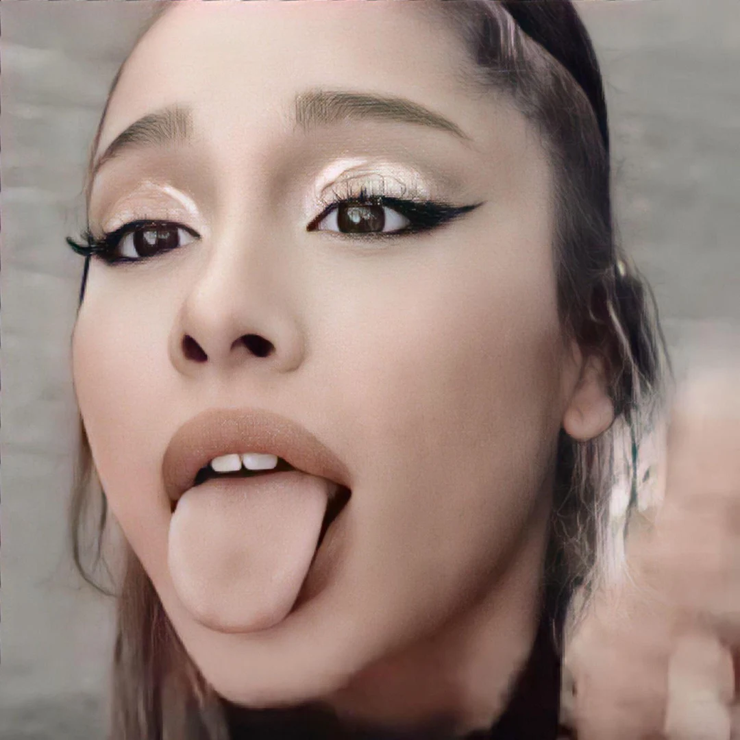 Ariana Grande | Scrolller