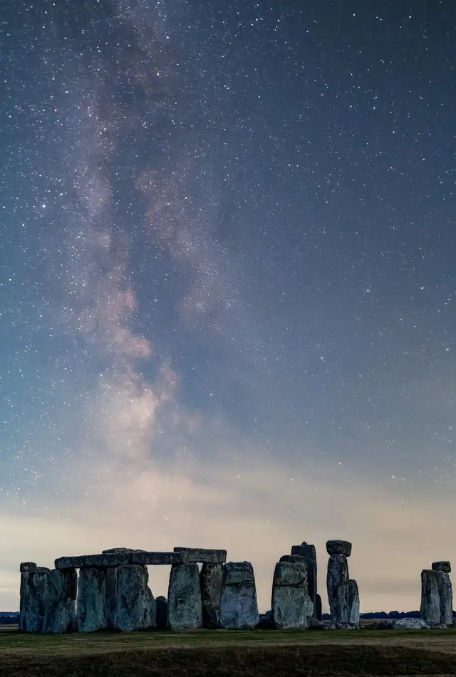 Stonehenge milkyway | Scrolller