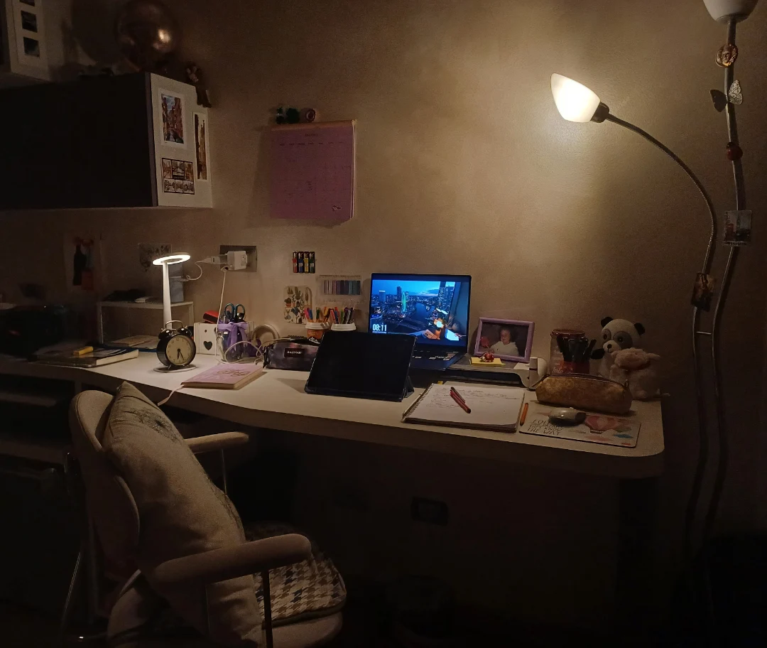 My cozy desk for my studying session ️ | Scrolller