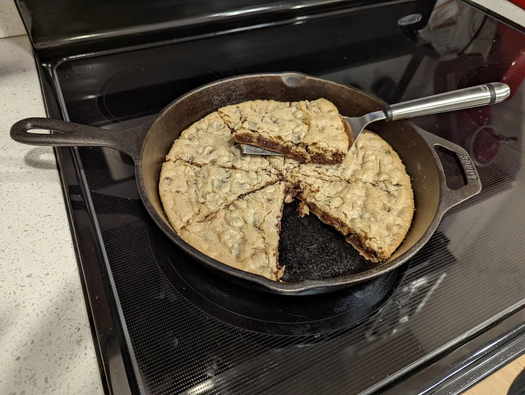 So I heard we're doing cookies now. Show me your non-stick! Lodge 8, unmarked. | Scrolller