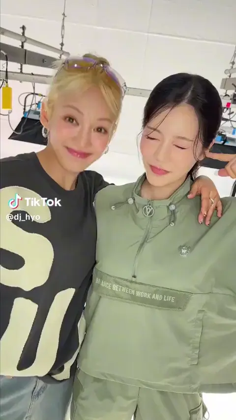 240924 Hyoyeon TikTok Update with Sunny - Retro Romance (Dance Challenge) | Scrolller
