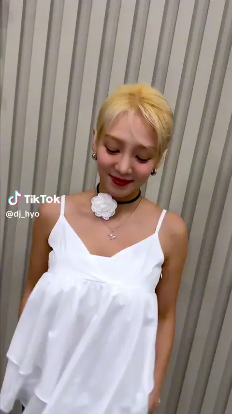 240925 Hyoyeon TikTok Update with Taeyeon - Retro Romance (Dance Challenge) | Scrolller