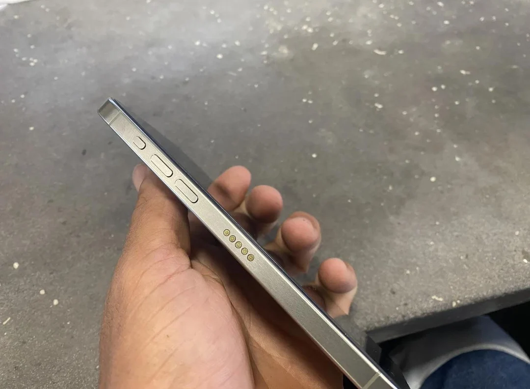 What is this gold connector on this iPhone 15 pro max? | Scrolller