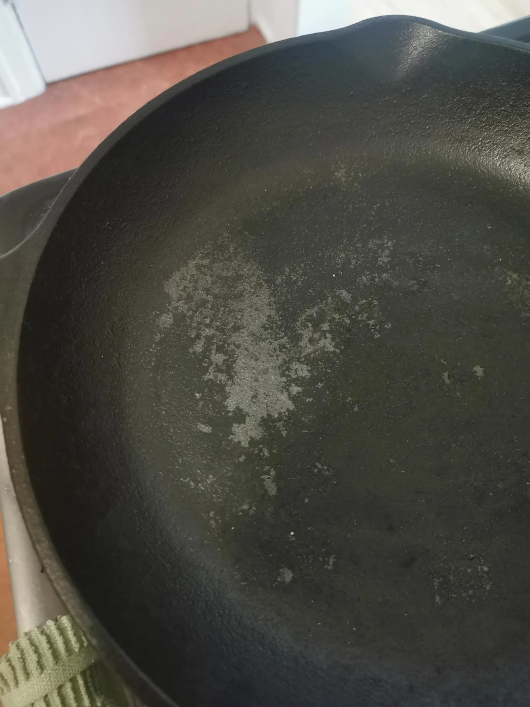 medic! barely used Lodge pan is chipping | Scrolller