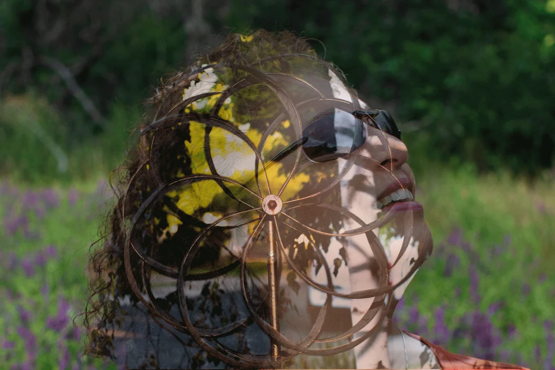 Head Spinning | Scrolller