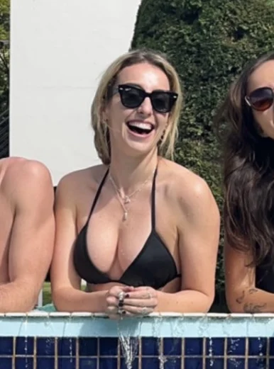 Iris Enthoven | Scrolller