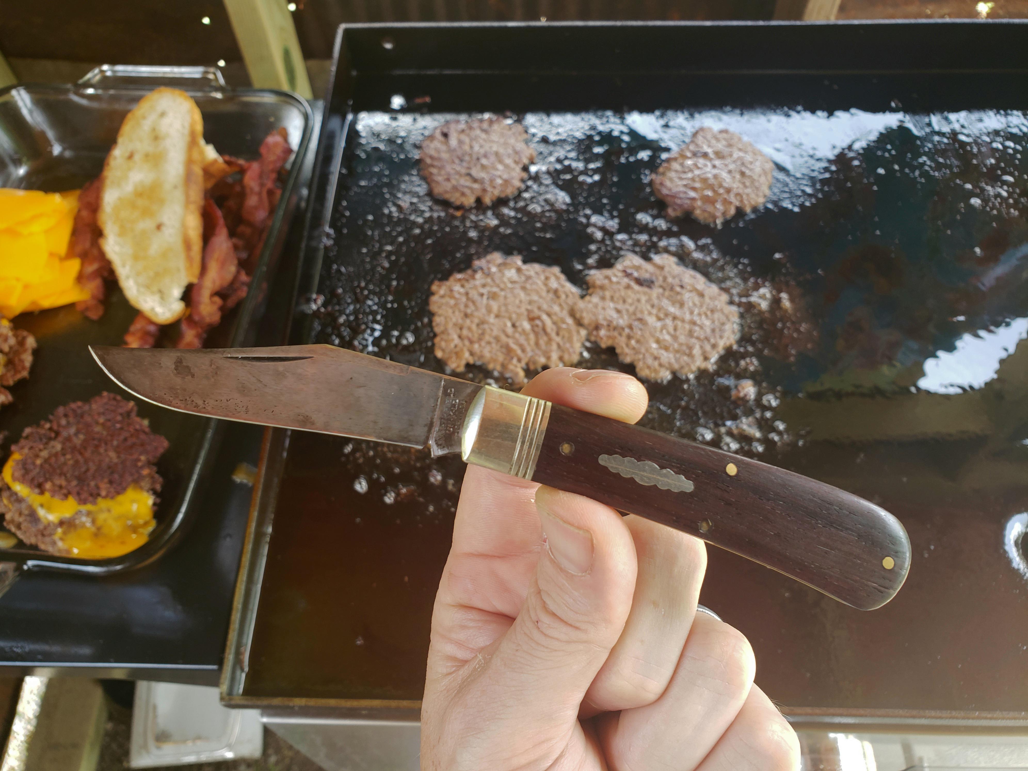 Lunchtime. | Scrolller