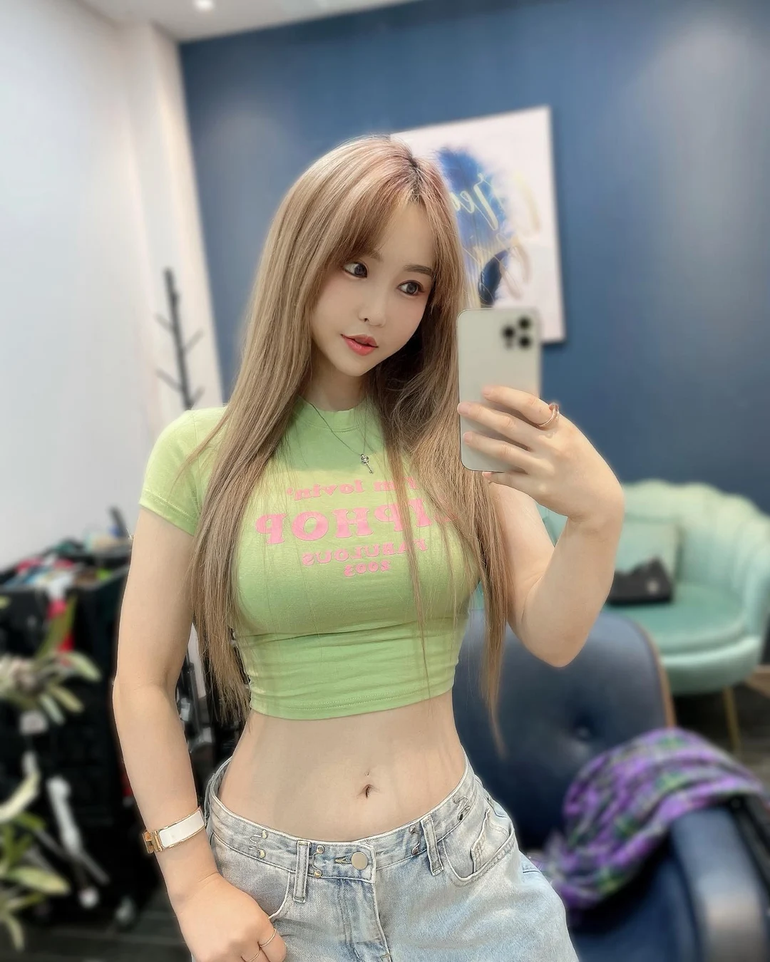 Tight top and midriff | Scrolller