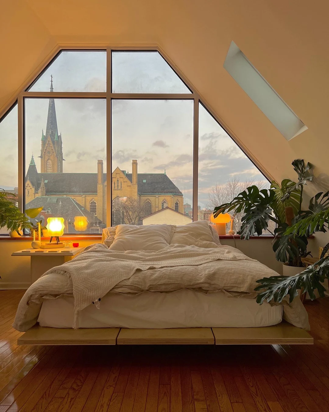 Attic bedroom with a view, Bridgeport, South Side, Chicago [1440x1800] | Scrolller