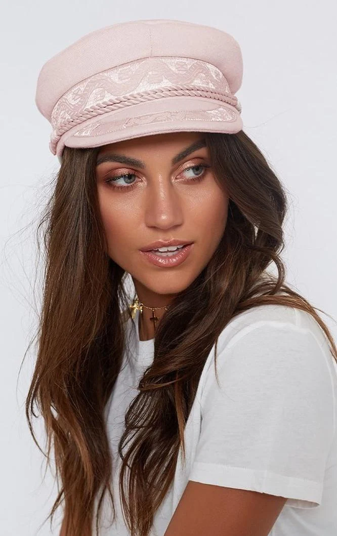 Stephanie Rayner | Scrolller