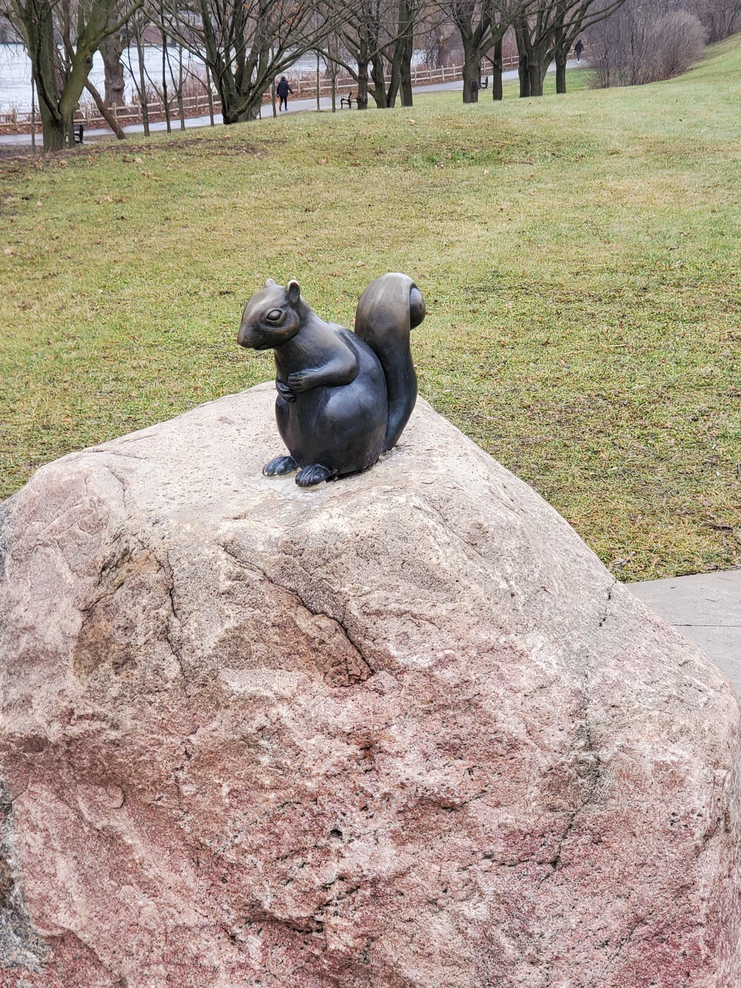 Squirrel Statue | Scrolller